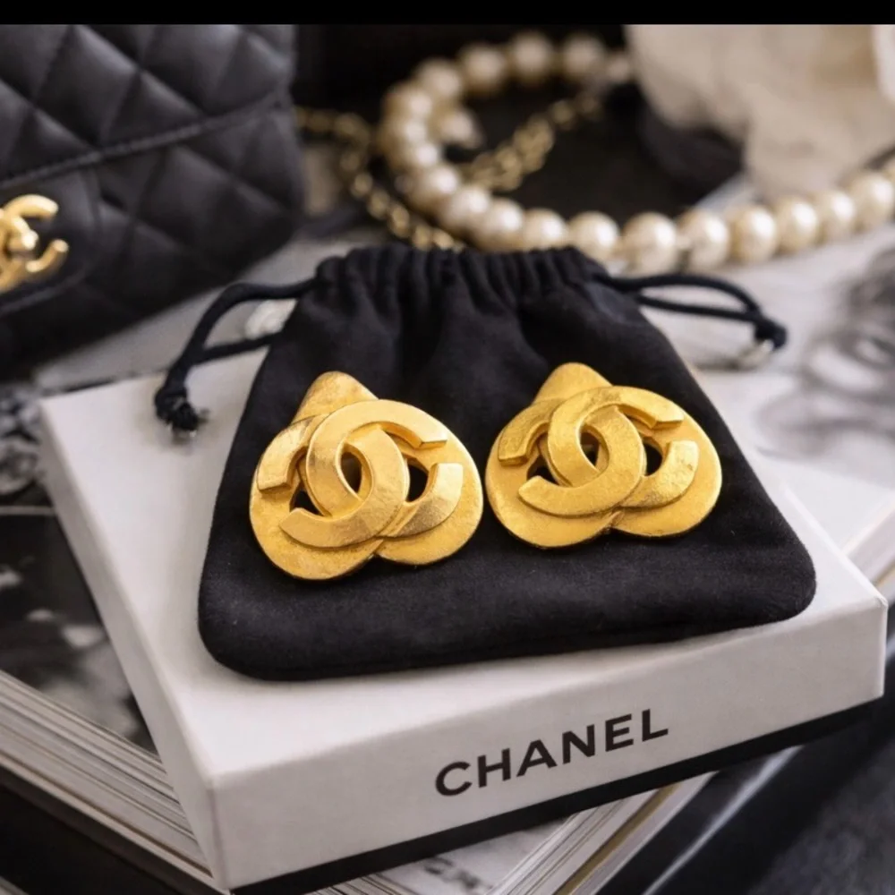 CHANEL | Jewelry | Vintage Chanel Cc Logo Gold Tone Clipon Earrings ...